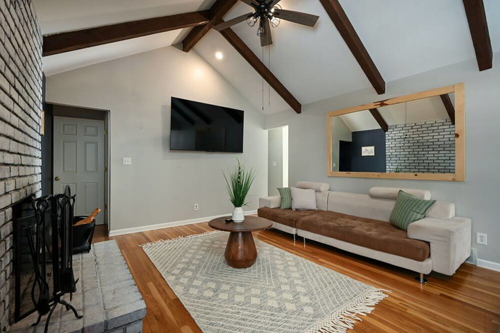 Relaxing Space For Families & Friends  Sleeps 10 + Pet-friendly - Belton, MO