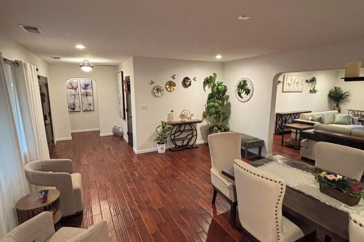 Enjoy Stunning Views Of Ford Canyon Park And The Red Rock Mountains - Gallup, NM