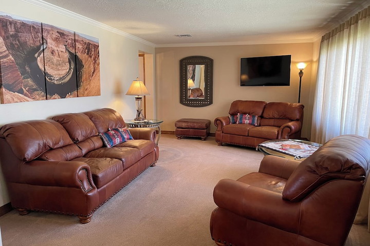 Lakeliving Multi Family Retreat, With Large Beautiful Outdoor Living Space - Page