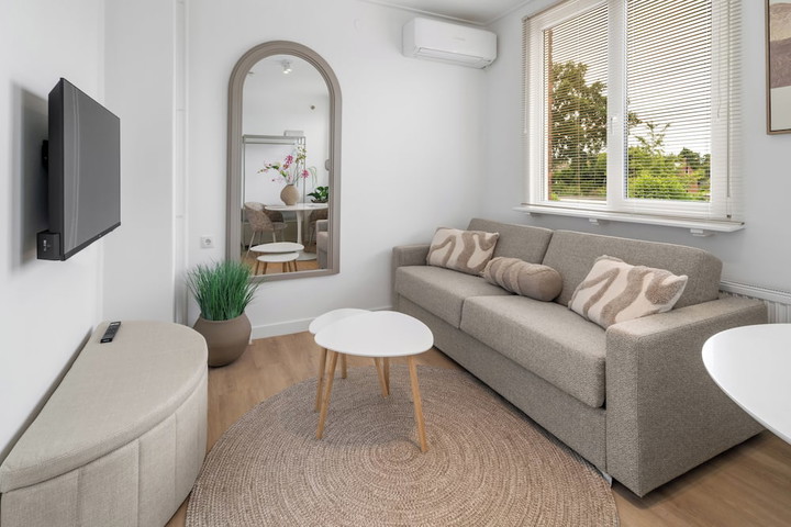 Geniet Van Een Comfortabel Verblijf Voor 2 In Deze Moderne Studio Van 23 M² In Wouw. Met Een Privékeuken, Airconditioning, Privébalkon, Smart Tv En Snelle Wifi Is The Lane Perfect Voor Een Ontspannen Verblijf Of Een Zakenreis. - Bergen op Zoom