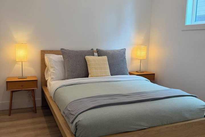 New* Black Mountain Cozy Modern 2bedroom Private Suite - ケロウナ
