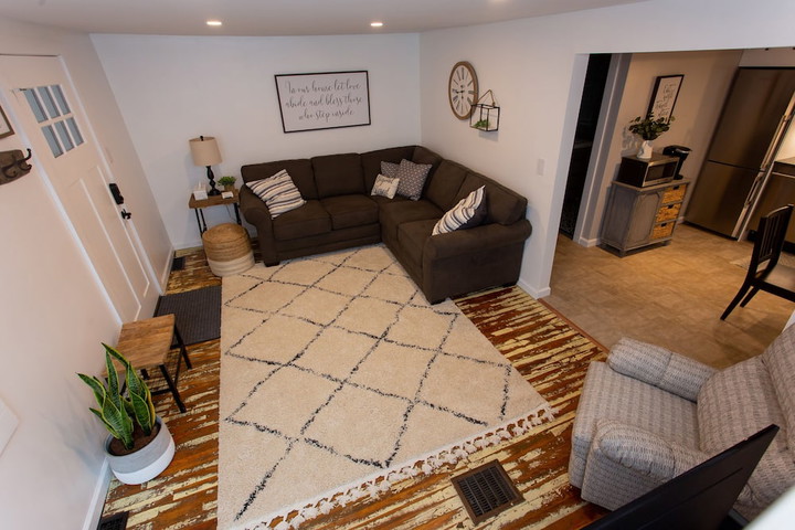 Creekside Cottage With Beautiful Patio And Hot Tub!! - Reading, PA