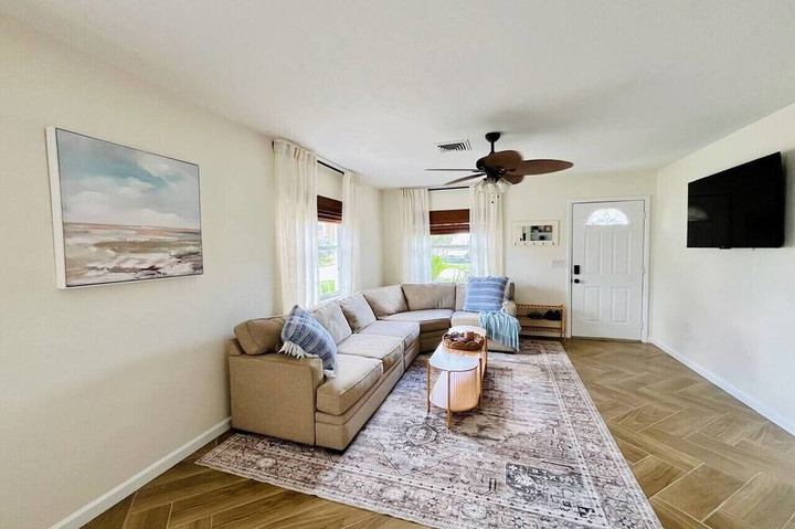 Nokomis Waterfront Unit Walk To The Beach & Dining - Venice, FL