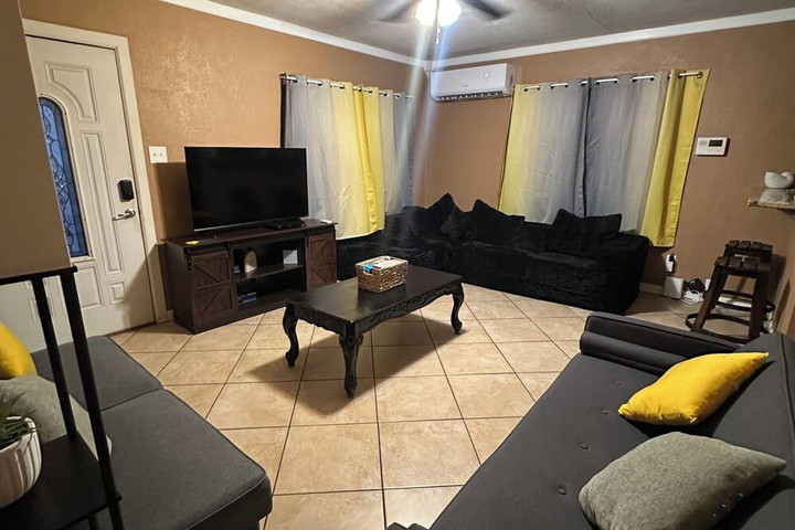 Charming 2-bedroom House In Central Hobbs! - Hobbs, NM