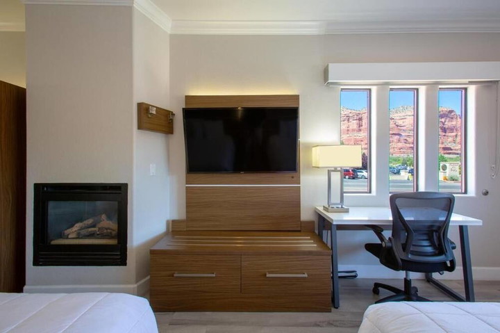Serene Sedona Queens Retreat With Fireplace - Cozy Escape For Families & Friend - Oak Creek Canyon, AZ