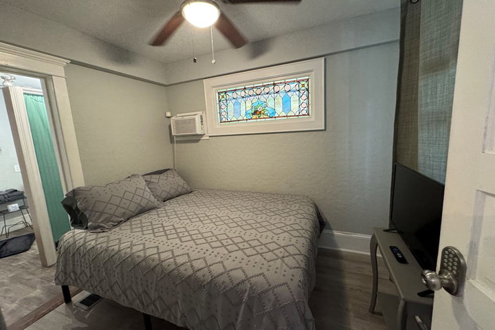 Tiny Unit In Cottage In The Middle Of Downtown - Orlando