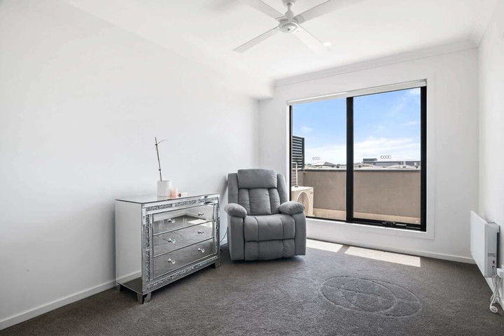 Spacious Tarneit Home With Private Garden - Melton
