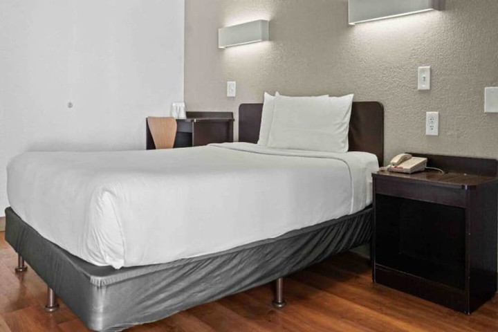 San Luis Obispo, Queen Bed | Micfridge - San Luis Obispo, CA