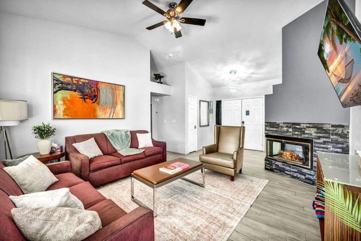 Family Fun Oasis: Hot Tub, Pool, Game Room - Henderson, NV