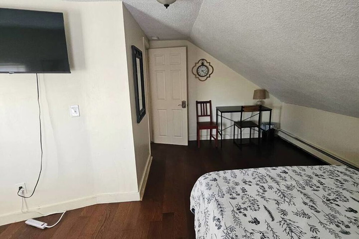 Nice Apartment Near Whole Foods, Brown University, Miriam Hospital, Downtown - Cranston, RI