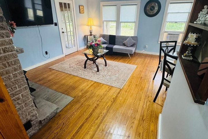 Cottage By Niagara River - Buffalo, NY