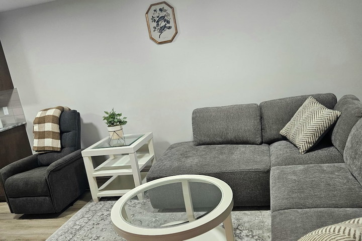 Welcome To Our Beautiful, Peaceful And Comfortable Home In Calgary. - Calgary