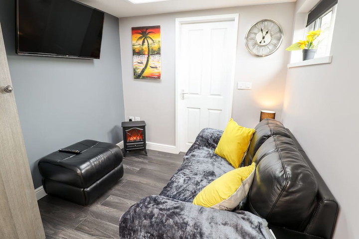 Lockdown Lodge, Pet Friendly, Country Holiday Cottage In Trusthorpe - Mablethorpe