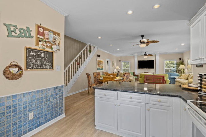 Pet Friendly, Oceanside Interior Home Private Pool, Golf Cart, And Easy Access. - Swansboro, NC