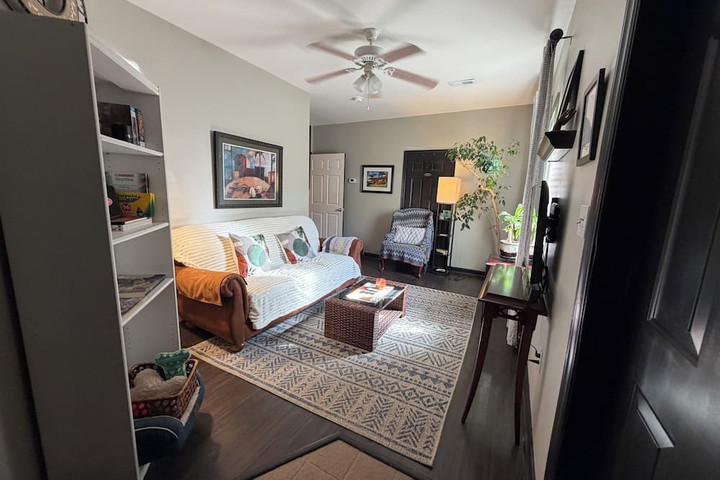 Cozy Private Guest House Near Neuse River In Raleigh, Pet-friendly! Premier Host - Raleigh, NC