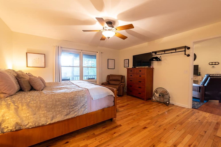 Southern Skies Chalet | Mountain Views Hot Tub Game Room Sleeps 8 - Helen, GA