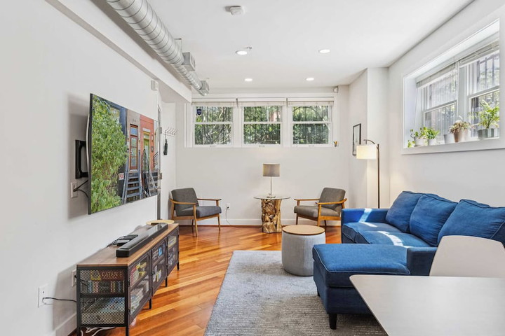 Modern Terrace Level Condo In U St Corridor! - Washington
