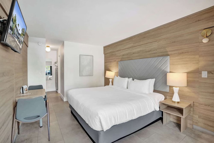Ocean Blvd King Comfort Suite | The Botanica - Fort Lauderdale