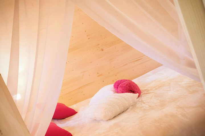 La Cabane Spa De Céline Avec Son Jacuzzi Privatif, Sa Bouteille De Bulles Et La Climatisation - Allier