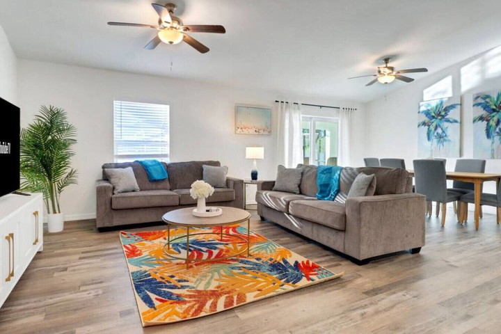 Oasis W/ Heated Salt Water Pool & Screen In Patio! - Cape Coral, FL