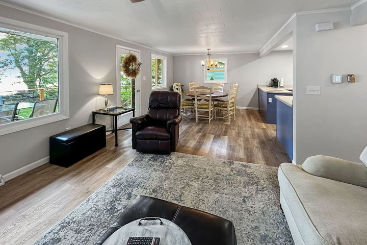 Charming 3-bedroom House On The Water With Ac And Wifi In Enjoyable Marinette - Door County, WI