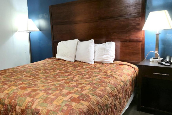 Enjoy A Peaceful Stay Perfectly Suited For Road Trips & Quick Weekend Escapes - Cleveland, TN