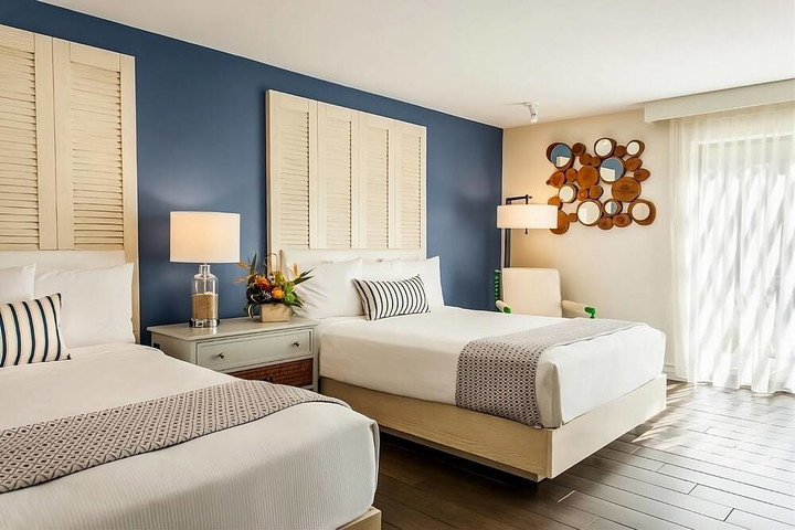 Relax In This Beachfront Hideaway! Pet-friendly, W/ Outdoor Pool, Tennis Court - San Diego, CA