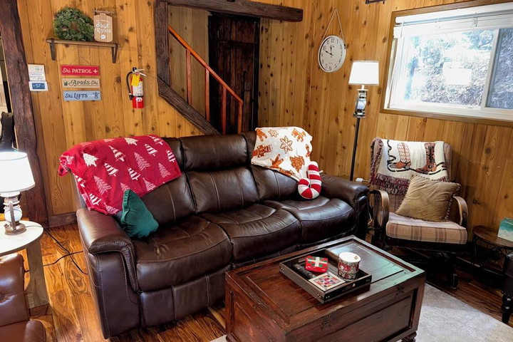 Gingerbread Pines: Cozy Cabin: Walking Distance To Town And Lake! - Lake Arrowhead, CA