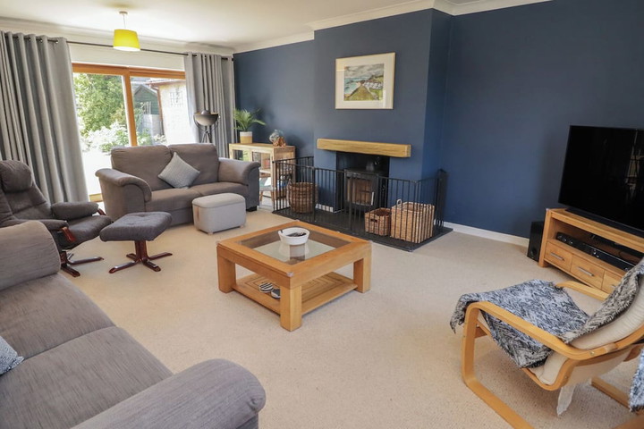 Ty Traeth, Pet Friendly, Character Holiday Cottage In Porthcawl - Porthcawl
