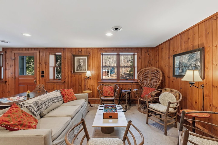 Villa Von Baumbach - Trade Screens For Stories - Wisconsin