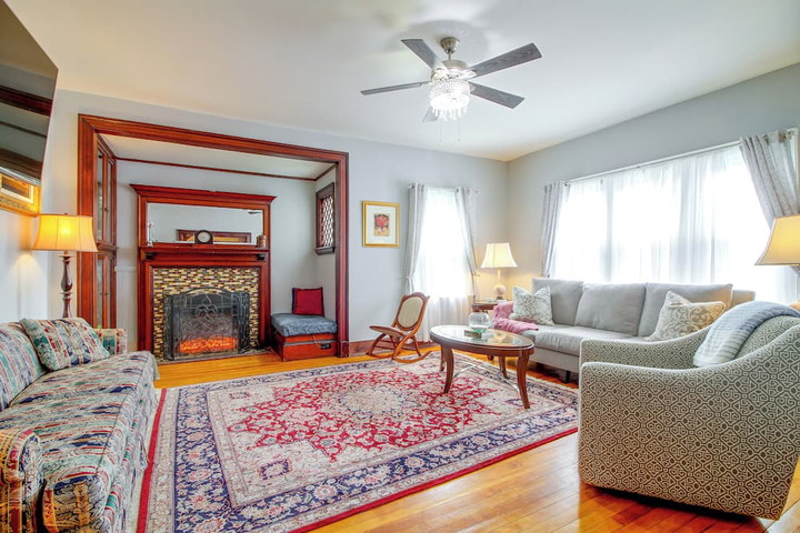 Walk To Dtwn Rutland! Charming Home W/ Deck & Yard - Rutland, VT