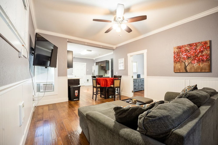 Elegant Downtown Tacoma Home - Federal Way, WA