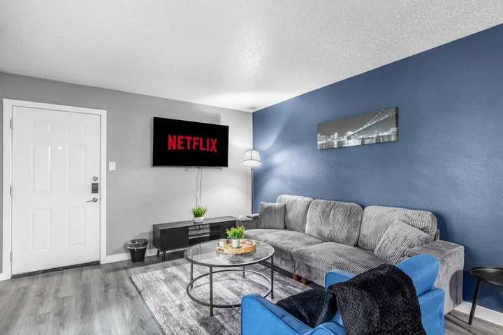 2 Min At&t Stadium Walk | Cozy & Clean 2br Apt - アーリントン, TX