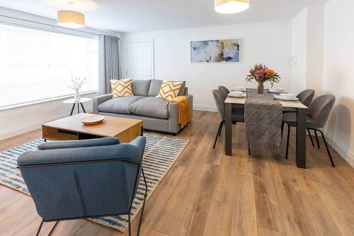 Modern One Bed Flat Near Ely Cathedral - Sleeps 4 - Ely