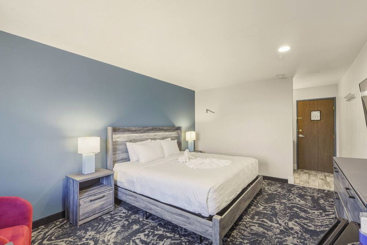Downtown King Room W/ San Juan River & Mtn Views - Pagosa Springs, CO