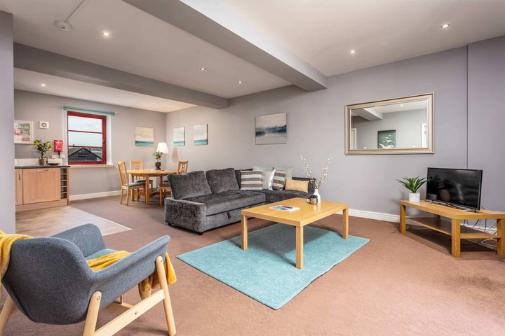Elliot Suite No15 - Donnini Apartments - Ayr, UK