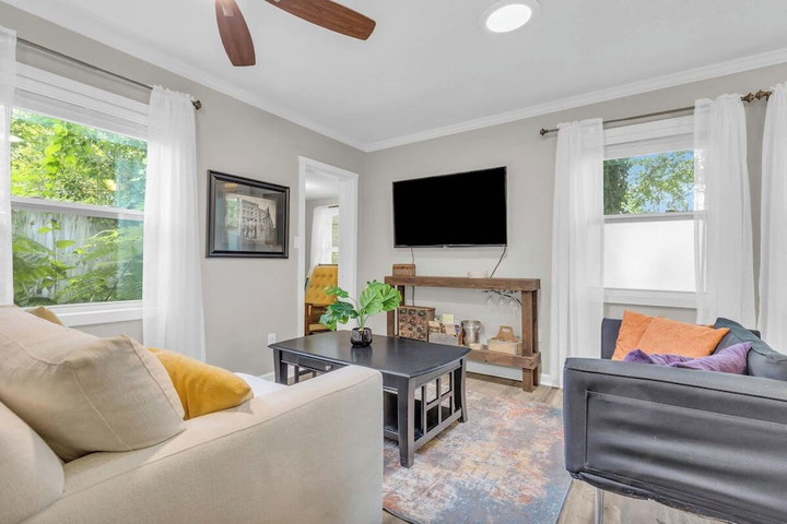 Cozy Spot - Perfect For Long Stays - Walk Downtown - Spartanburg, SC