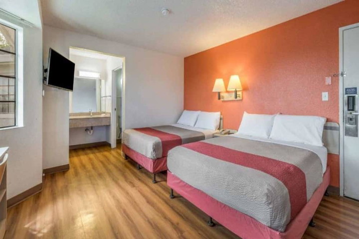 2 Queen Beds | Deluxe, Micfridge - Fairfield, CA
