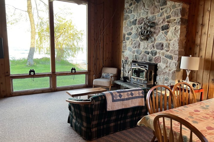 Welcome To The "Lake Cottage"  Where Lake Michigan Waves Are Calling - Port Washington, WI