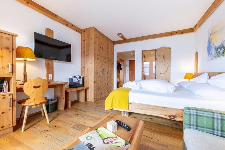 "Edelweiß" - Double Room With Bath, Sep. Wc (1-3 N.) - Nature And Wellness Hotel Höflehner - Schladming