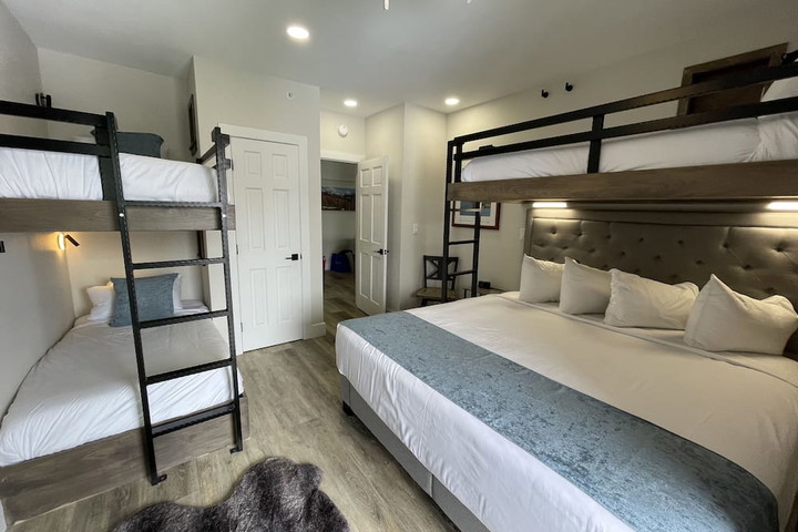 Bright Haus Lakeview At The Village At Breck ,Stunning Views, Ski In/out In Town - Breckenridge, CO
