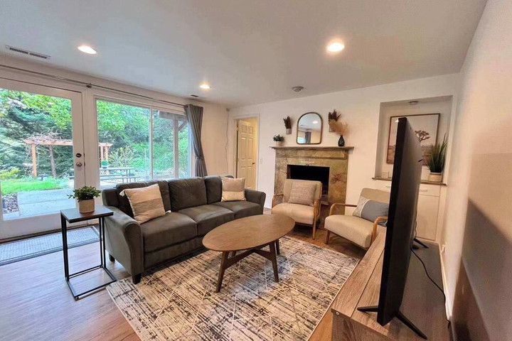 Serene Mercer Island 3b Lower Unit Near Lr Station - Redmond, WA