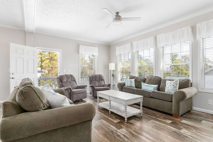 Sunny Bungalow Retreat W/pool + 6 Person Golf Cart Included - Swansboro, NC