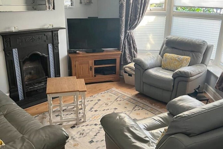 Beautiful Spacious 2 Bedroom Townhouse - Petersfield