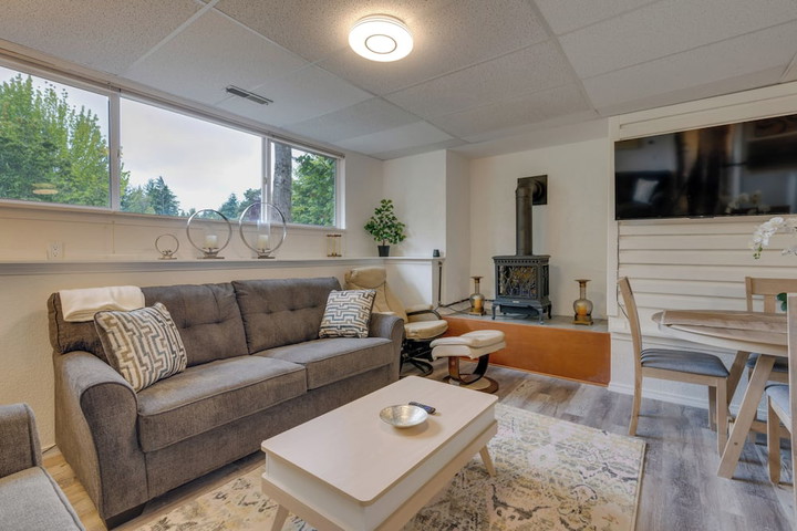 Cozy Kenmore Vacation Rental W/ Shared Hot Tub! - Lynnwood, WA