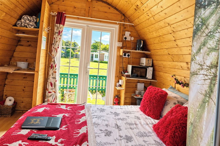 Glamping Pod In St Austell, Sleeps 2 With Spa Pool - Bodmin