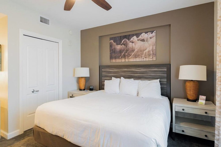 San Antonio | Friends Downtown Escape | Pool + River Walk | 2br - San Antonio, TX