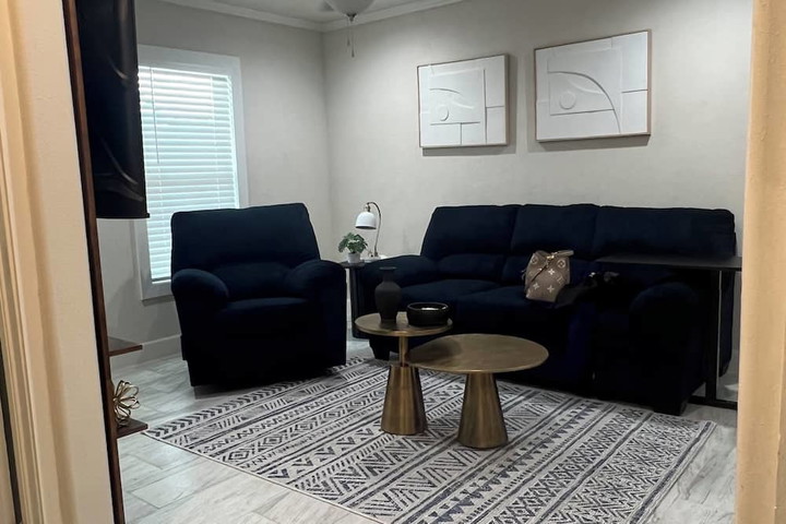 2-bedroom Home In Serene Laredo With Ac, Private Parking, And 2 King-size Beds. - Nuevo Laredo