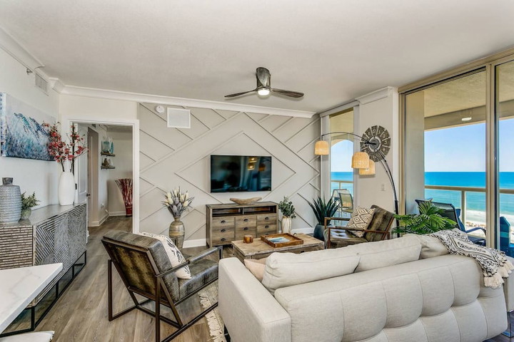 Beachfront Condo |Unbelievable Gulf Views |Large Balcony | Renovated |Indoor Heated Pool |Gym & Spa - Pensacola Beach, FL