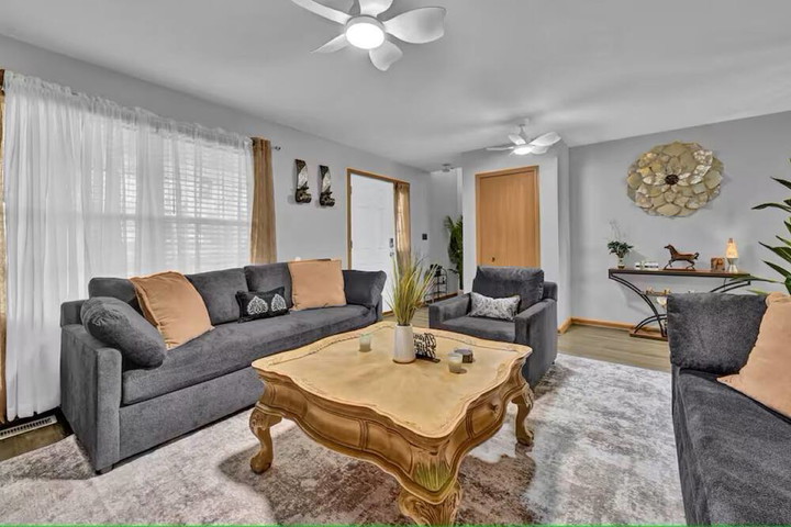 Rubber City Retreat -Family & Pet Friendly Sleeps 8 - アクロン, OH
